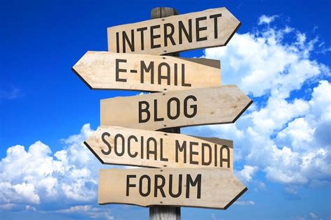 Blog de correo electrónico de internet foro de redes sociales poste indicador de madera con