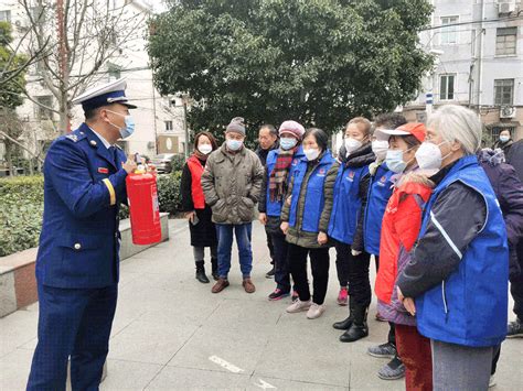 让消防安全意识深入人心宝山火焰蓝走进社区共筑安全防火墙 宣传 居民 知识