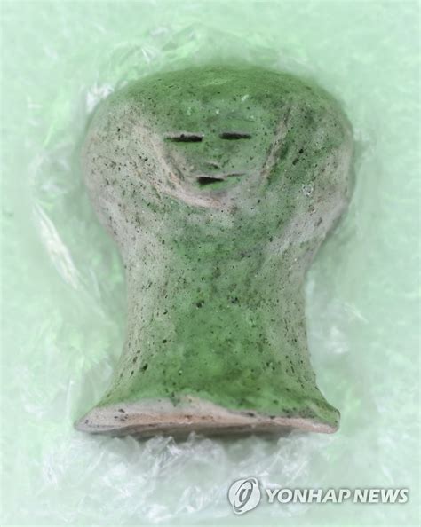 몽촌토성에서 발견된 토기 뚜껑 꼭지 연합뉴스