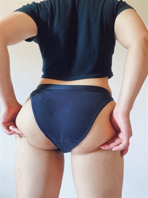 Wanna Eat My Butt 🍑 Scrolller