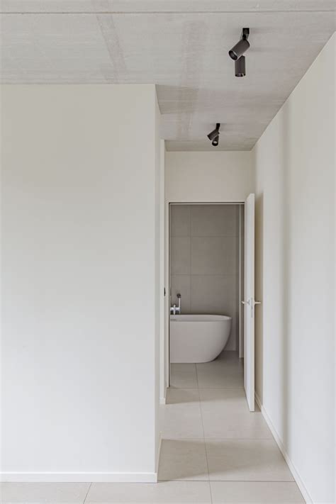 W G United Experts Group