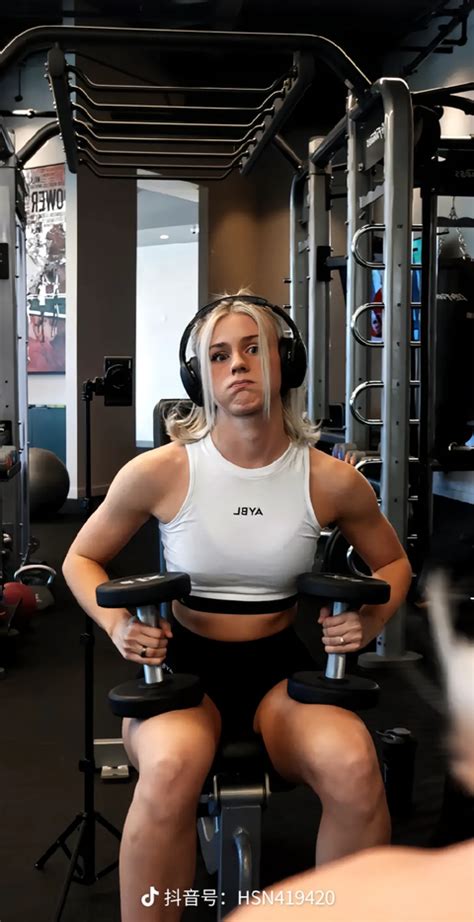 绵绵 的想法 宝藏壁纸 🌟 分享宝藏壁纸：安娜贝尔健身壁纸💡 风格：健身 健身 优质壁纸 壁纸桌面 📕 推荐理由：没有理由，全是感情，都给我用🥰🥰🥰 宝藏壁纸分享 知乎数码 宝藏