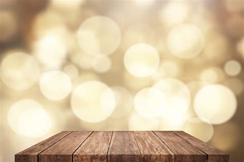 3d 렌더링 보케 블러 배경과 빈 나무 테이블 사진 몽타주 또는 제품 디스플레이 테이블에 항목을 배치하기위한 공간 제품의