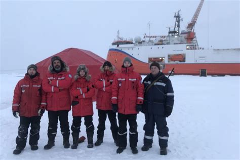Новая экспедиция Северный полюс 42 на уникальном судне в Арктику Дневник обозревателя РГ