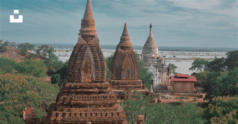 낮에는 갈색 콘크리트 건물 사진 Unsplash의 무료 바간 이미지