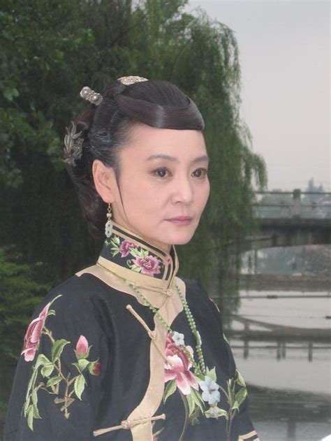 64歲劉雪華現狀，獨居上海12年，家裏電視24小時開著，太孤獨了！ 每日頭條