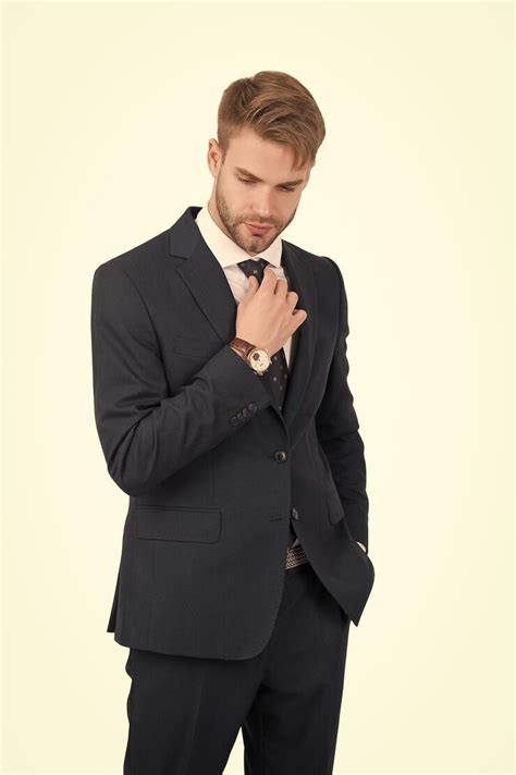 Alguns Clássicos Do Guarda Roupa Nunca Datam O Advogado Usa Terno Clássico Isolado No Branco