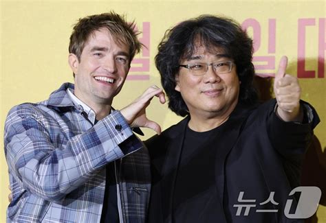 미키 17 로버트 패틴슨도 봉준호 만나니 발냄새 나는 Sf 종합 뉴스1