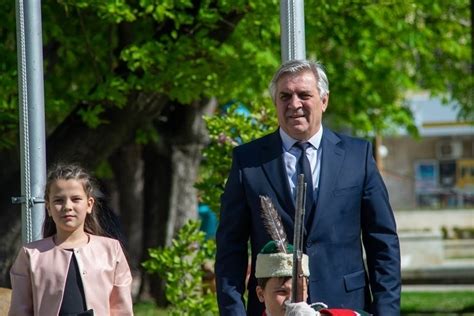 Иван Аспарухов получи куп поздравителни адреси за Деня на Мездра снимки