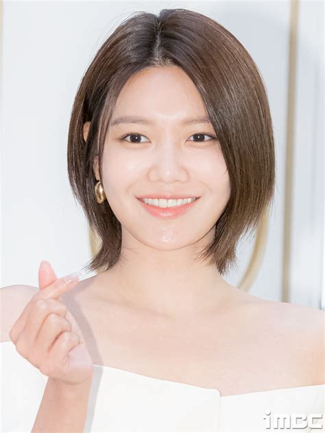 포토 소녀시대 수영 화이트 오프숄더 입고 우아하게