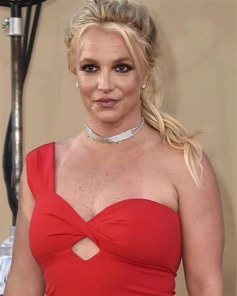 Britney Spears Appears To Have A Public Meltdown In A Restaurant As Her