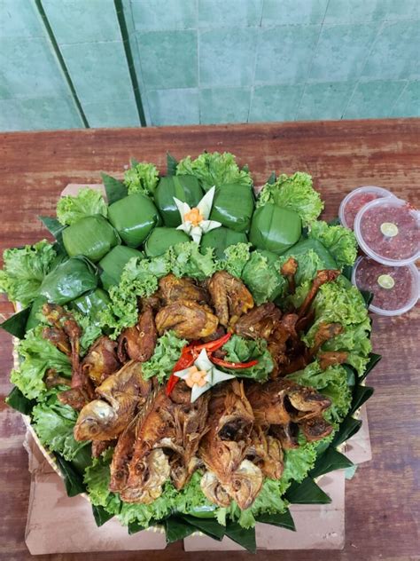 Aneka Tumpeng Cikajang Prasmanan