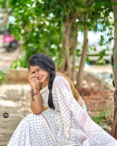 சேலையில் கலக்கும் சரவணன் மீனாட்சி நடிகை ரட்சிதா மஹாலக்ஷ்மி