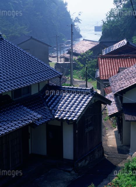 石見銀山 積出港の鞆ヶ浦港家並みの写真素材 FYI03319607 ストックフォトの Qlean Marketキュリンマーケット
