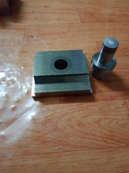 Square Grinding Mirrar Carbide Crgo Cutting Die Punch For Industrial