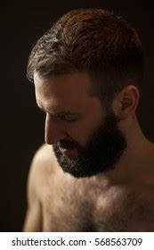 Hairy Man Shower 照片和图片 Shutterstock