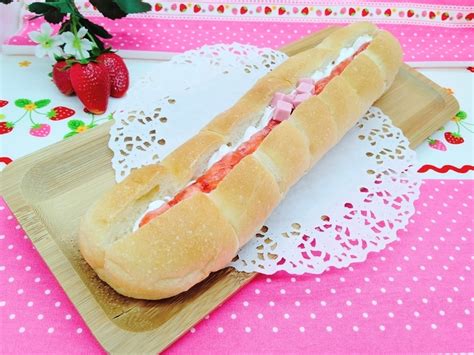 ファミリーマート ファミマ・ベーカリー ちぎれるあまおう苺＆ホイップパンの感想・クチコミ・値段・価格情報【もぐナビ】