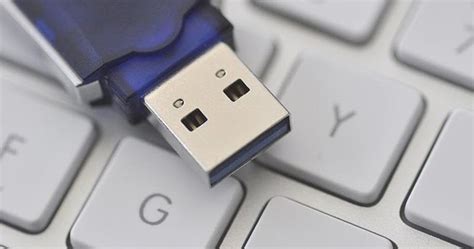 Sekedar Linux Membuat Bootable USB Linux Dengan Syslinux