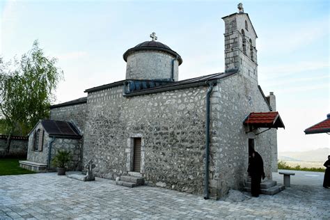 Митрополит Јоаникије богослужио у манастиру Ћелија пиперска Flickr