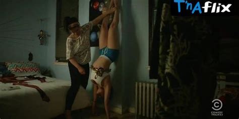 Ilana Glazer Sexy Scene In Time Traveling Bong