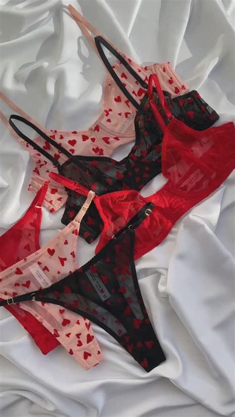 Стильний і затишний одяг для кожного моменту💫💫💫💫 🌟 Атласний халат із мереживним пеньюаром 🌟