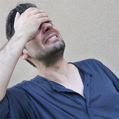 무료 이미지 사람 머리 남성 초상화 푸른 헤어 스타일 수염 입 코 목 영상 오르간 불행한 두통 감각