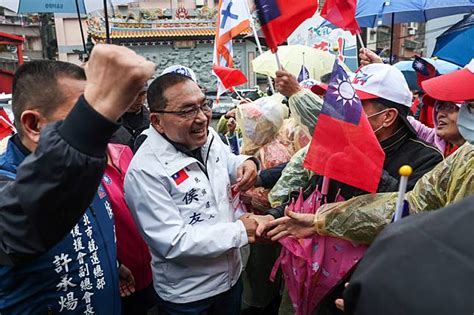 侯友宜前往永和保福宮參拜圖 中央通訊社 Line Today