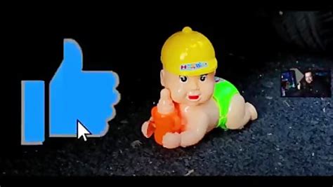 له شدن وسایل کیوت زیر چرخ ماشین