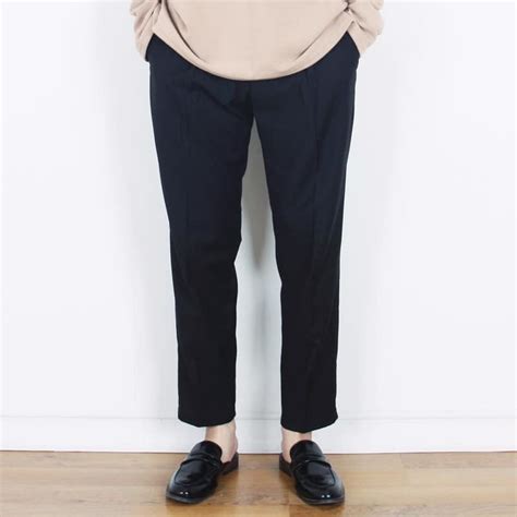 모던피플 핀턱 크롭 하프 밴딩 슬랙스 어디에나 매치하기 좋은 무지 슬랙스에 핀턱 주름과 허리
