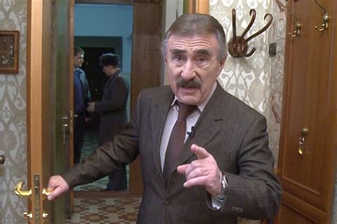 Создать мем актер леонид каневский леонид каневский следствие вели леонид каневский мем