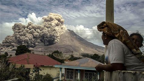 Indonesias Mt Sinabung Volcano Erupts Again