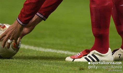 올댓부츠 2002년 한일 월드컵 데이비드 베컴의 프레데터 매니아 대한민국에서 조별예선을 치룬 라울은