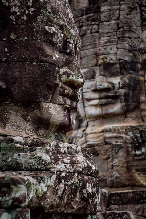 The Cambodia Daily Khmer អាជ្ញាធរ បង្ក្រាប ទីតាំង ប្រតិបត្តិការ អនឡាញ ខុស ច្បាប់ ពីរ កន្លែង នៅ