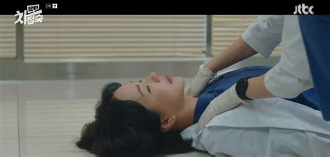 ‘닥터 차정숙 엄정화 심장충격기 만졌다가 실신… 실제 가능한 일 당신의 건강가이드 헬스조선