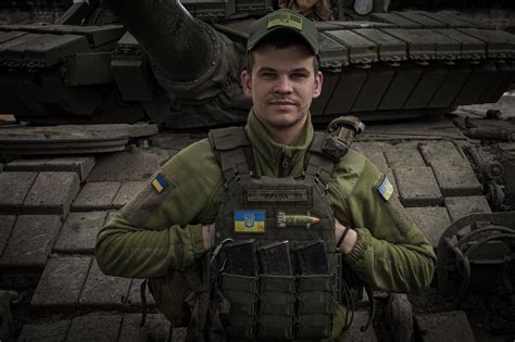 Ukrainian Tanker Showing Some Love For The Himars 2048 X 1365 R