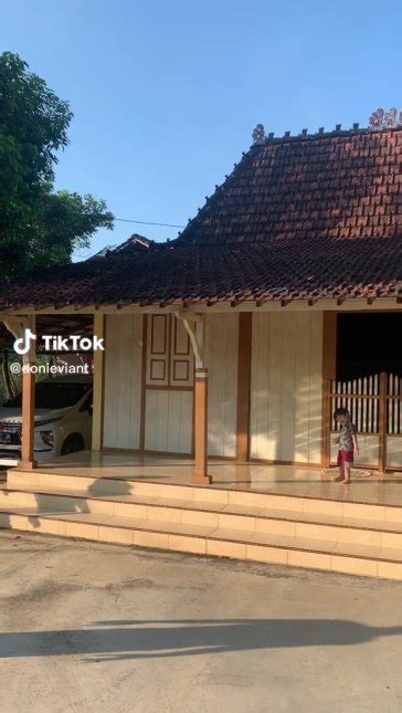 9 Potret Rumah Limasan Di Tengah Desa Ini Old But Gold Bikin Rindu
