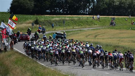 Фен предизвика масова катастрофа на Тур дьо Франс ВИДЕО СНИМКИ Nova