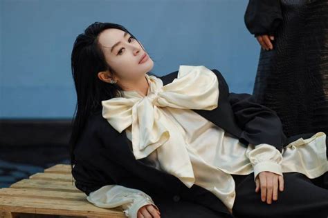 실물 느낌 난다는 김혜수 최근 화보 비하인드  인스티즈instiz 이슈 카테고리