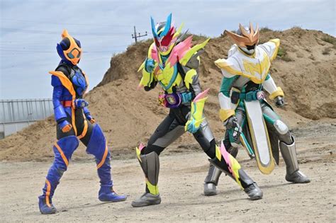 劇場版 仮面ライダーリバイス バトルファミリア：映画作品情報・あらすじ・評価｜movie Walker Press 映画