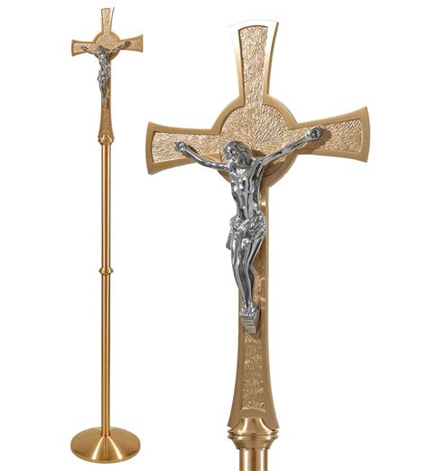 25pc15 Processional Crucifix