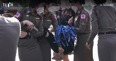 จับกุม “ตะวัน” ขณะเข้าใกล้รั้วพระบรมมหาราชวัง หวังแสดงผลโพล ยกเลิก112 รัดข้อมือ ไม่ให้เพื่อนพบ