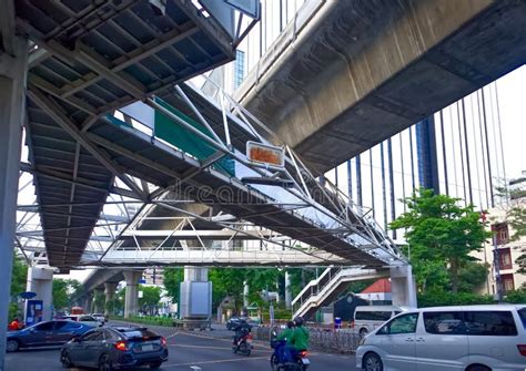 Triangular Pedestrian Overpass At The Mouth Of Soi Aree Intersection Triangular Pedestrian Overpass At The Mouth Of Soi Aree Intersection
