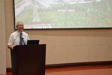 中国矿业联合会副会长兼秘书长陈先达主持开幕式 中国矿业网 中国矿业联合会