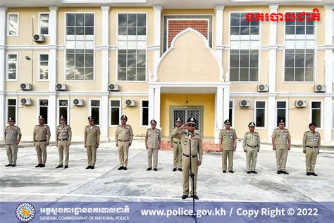 តំណាងលោកឧត្តមសេនីយ៍ទោ សម សាមួន ដឹកនាំកម្លាំងនគរបាលខេត្តគោរពទង់ជាតិ ព្រឹកថ្ងៃចន្ទ Police