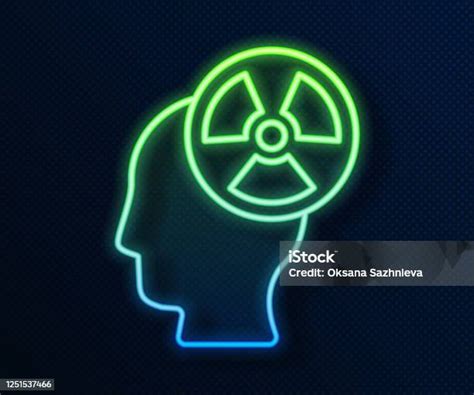 인간의 머리의 빛나는 네온 라인 실루엣과 파란색 배경에 고립 된 방사선 기호 아이콘 벡터 개념에 대한 스톡 벡터 아트 및 기타 이미지 개념 건강 진단 건강관리와 의술