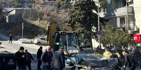 ტრაქტორი დაგორდა და 3 ავტომობილს დაეჯახა News Ge