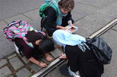 Girls Writing On Rails Source Local Agenda Favoriten Download Scientific Diagram