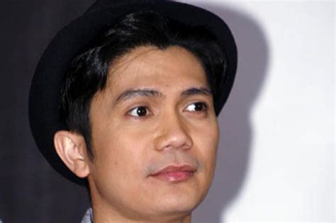 Vhong Tumangging Magbigay Ng Pera Kaya Bugbog Sarado Bandera