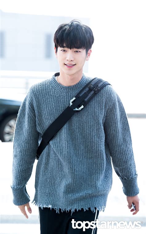 세상 어디에도 없는 착한 남자 아니 잘 생긴 남자 공항에서 비행기 대신 날개 접어 내려온 것 같은 서강준 잘 생긴 사람은 어딜봐도 잘생겼다던데 그래서 잘생긴 거긴