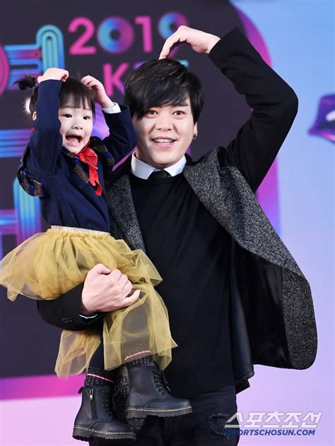 H O T 문희준 자식농사 대박났다 딸 잼잼 소율 체질 닮아…걸그룹 데뷔준비[sc리뷰]